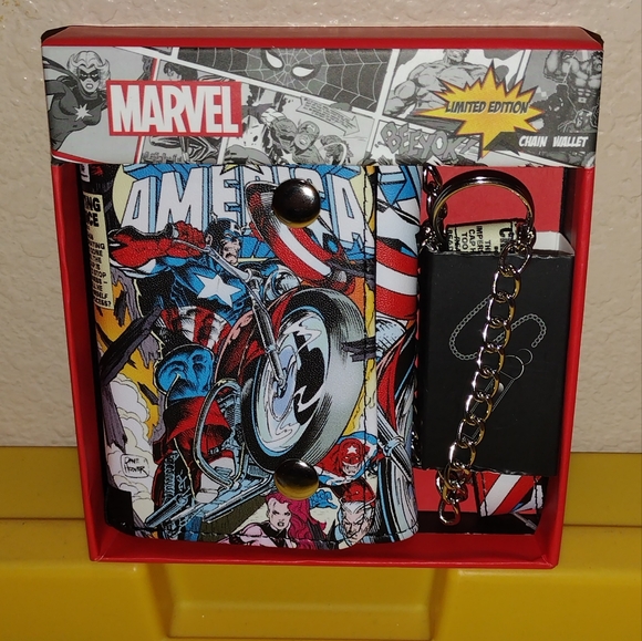 Marvel | Bags | Captain America Trifold Chain Wallet Captain American ...